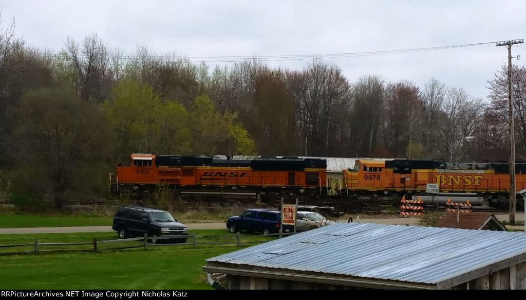 BNSF 9182 and 9878